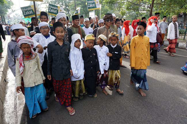 Jalan Sehat Sarungan - Kata Kota
