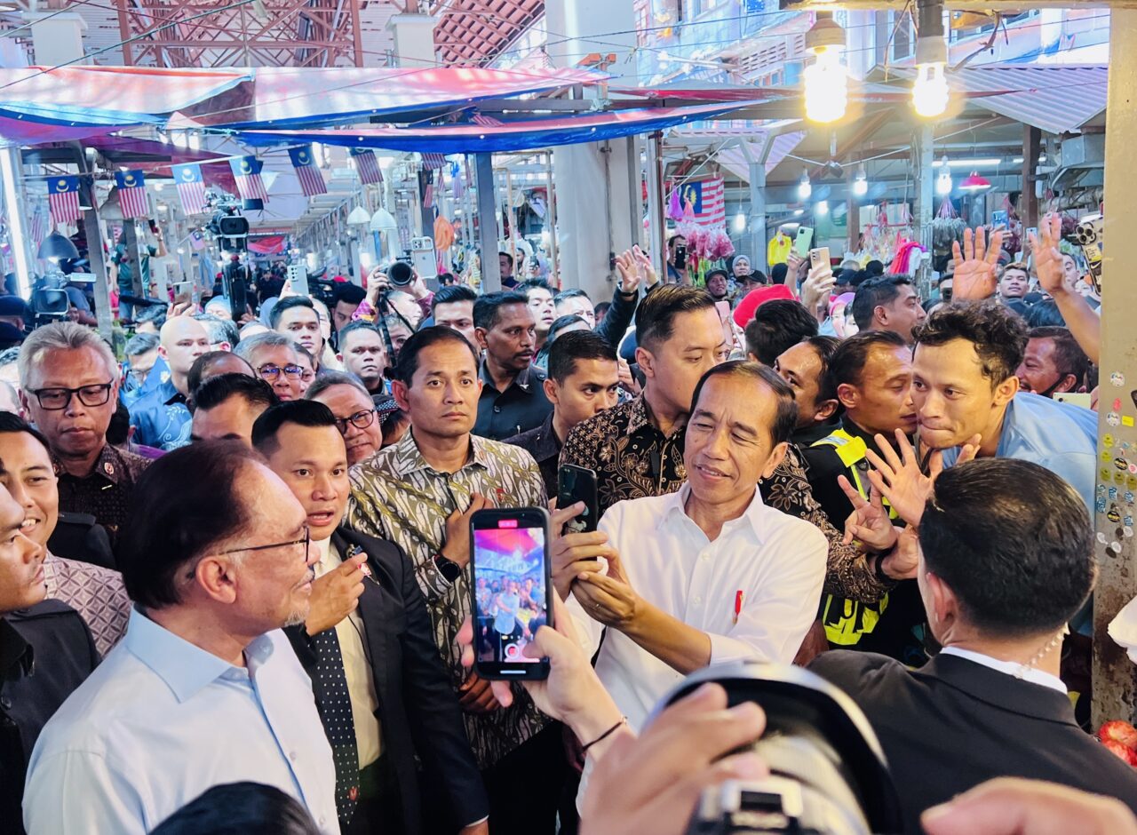 Saat Jokowi dan Anwar Ibrahim Kunjungi Pasar Chow Kit Malaysia - Kata Kota